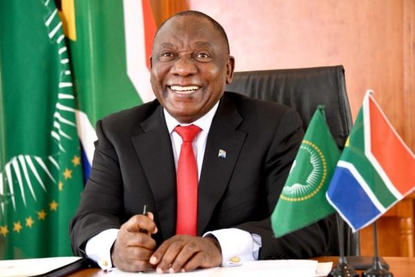 Watch: Mbalula shares videos of Ramaphosa dancing | Fakaza News