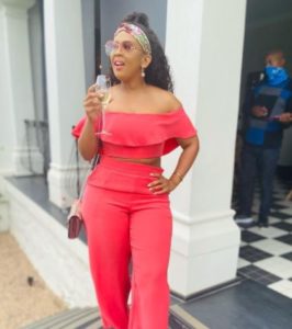 Nonku Williams' daughter visits late father's grave | Fakaza News