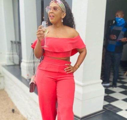 Nonku Williams' daughter visits late father's grave | Fakaza News