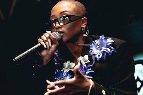 Moozlie leaves the crowd unimpressed (Video) | Fakaza News