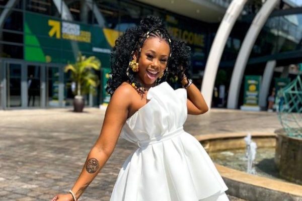 Bontle Modiselle joins the "Gomora" cast and crew members (Video ...